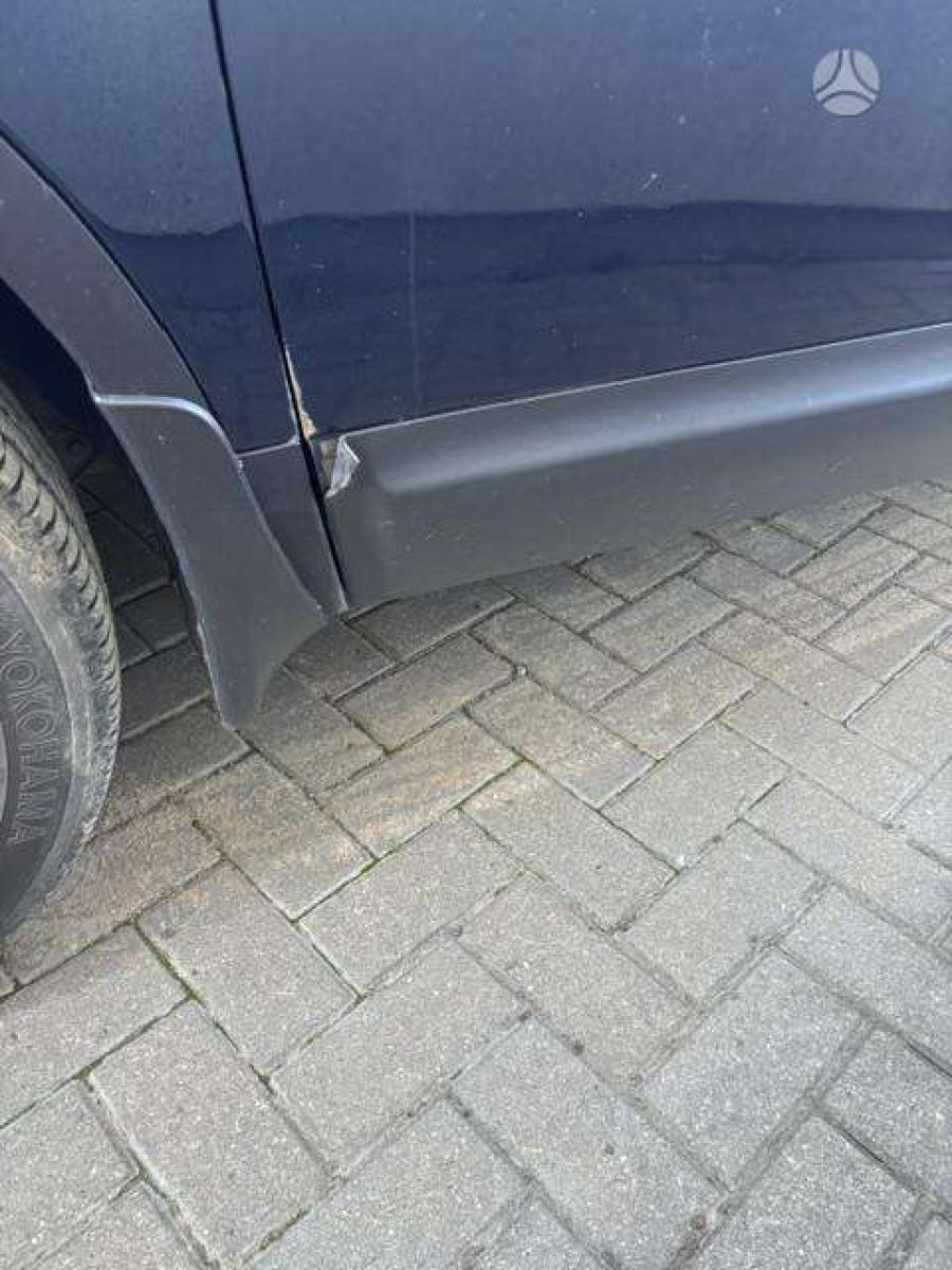 Zils Nissan Qashqai 2009 Viļņa, ar dzinēja tilpumu 2.00 L un nobraukumu 267 tūkst. km par 4200 €, foto 16 vietnē AUTOMOTO.COM.LV