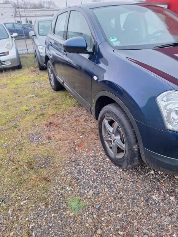 Blue Nissan Qashqai 2010 in Jurbarkas, with an engine capacity of 1.46 L and mileage of 300 thousand km for 3699 €, photo 2 on AUTOMOTO.COM.LV