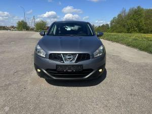 Blue Nissan Qashqai 2010 in Siauliai, with an engine capacity of 1.50 L and mileage of 280 thousand km for 4400 €, photo 3 on AUTOMOTO.COM.LV