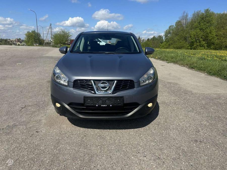Blue Nissan Qashqai 2010 in Siauliai, with an engine capacity of 1.50 L and mileage of 280 thousand km for 4400 €, photo 3 on AUTOMOTO.COM.LV