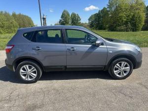 Blue Nissan Qashqai 2010 in Siauliai, with an engine capacity of 1.50 L and mileage of 280 thousand km for 4400 €, photo 5 on AUTOMOTO.COM.LV