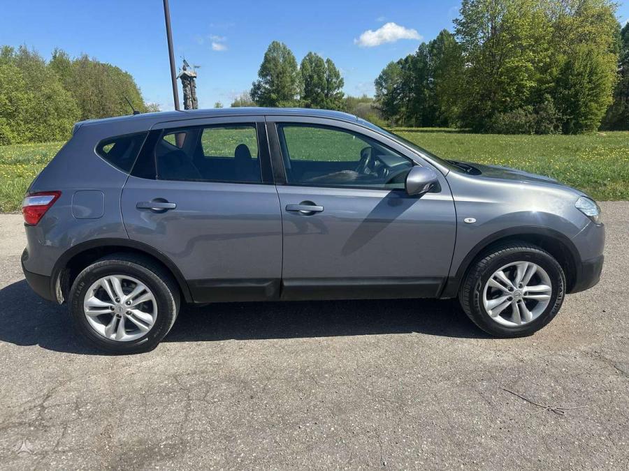 Blue Nissan Qashqai 2010 in Siauliai, with an engine capacity of 1.50 L and mileage of 280 thousand km for 4400 €, photo 5 on AUTOMOTO.COM.LV
