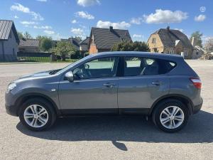 Blue Nissan Qashqai 2010 in Siauliai, with an engine capacity of 1.50 L and mileage of 280 thousand km for 4400 €, photo 9 on AUTOMOTO.COM.LV