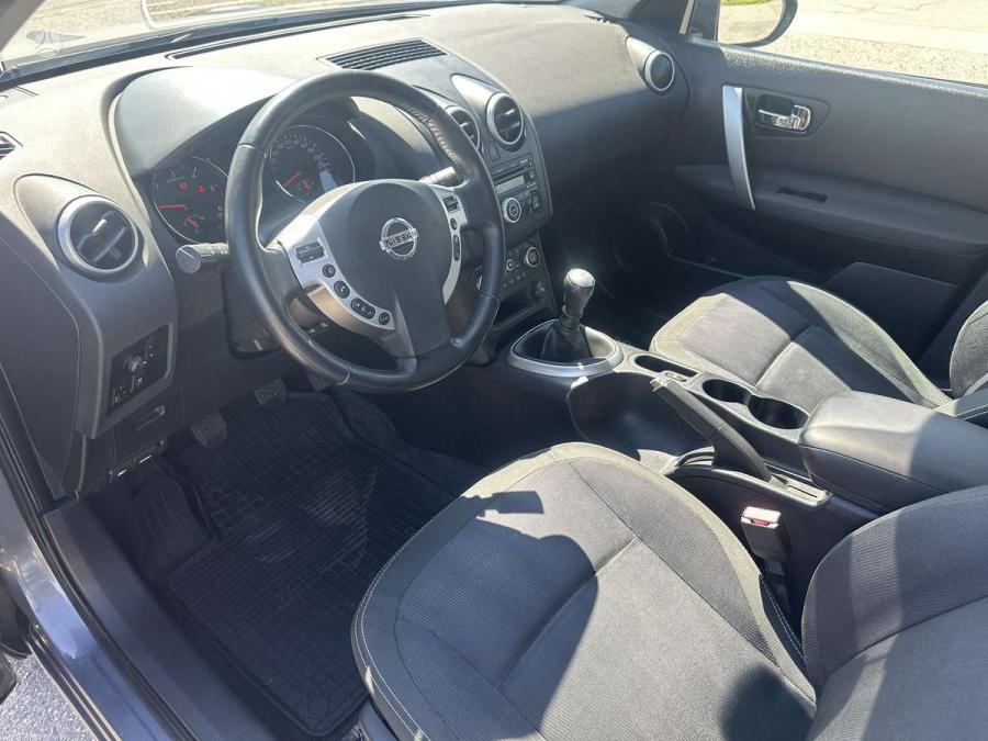 Blue Nissan Qashqai 2010 in Siauliai, with an engine capacity of 1.50 L and mileage of 280 thousand km for 4400 €, photo 14 on AUTOMOTO.COM.LV