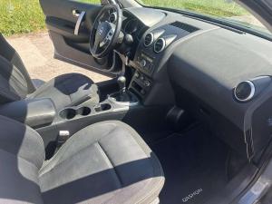 Blue Nissan Qashqai 2010 in Siauliai, with an engine capacity of 1.50 L and mileage of 280 thousand km for 4400 €, photo 16 on AUTOMOTO.COM.LV
