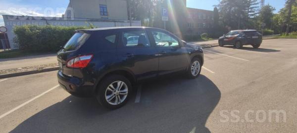 Blue Nissan Qashqai 2011 in Daugavpils, with an engine capacity of 1.50 L and mileage of 211 thousand km for 5000 €, photo 5 on AUTOMOTO.COM.LV