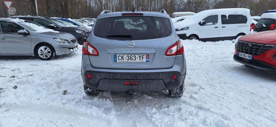 Blue Nissan Qashqai 2012 in Taurage, with an engine capacity of 1.60 L and mileage of 240 thousand km for 4700 €, photo 5 on AUTOMOTO.COM.LV