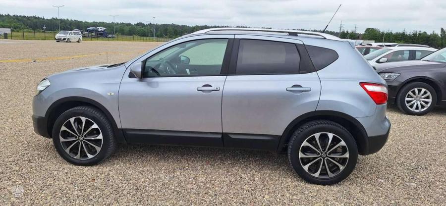 Blue Nissan Qashqai 2013 in Taurage, with an engine capacity of 1.46 L and mileage of 224 thousand km for 4900 €, photo 9 on AUTOMOTO.COM.LV