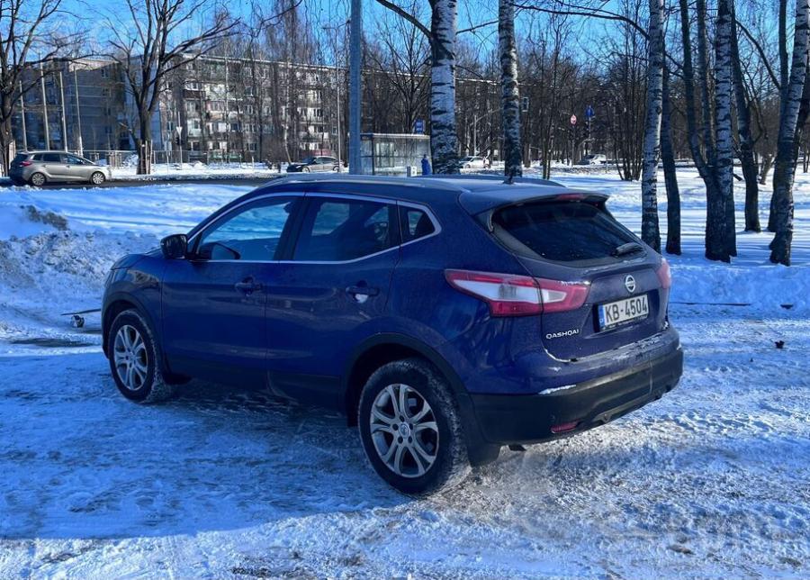 Blue Nissan Qashqai 2015 in Riga, with an engine capacity of 1.20 L and mileage of 186 thousand km for 7390 €, photo 2 on AUTOMOTO.COM.LV