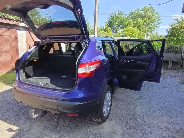 Blue Nissan Qashqai 2016 in Siauliai, with an engine capacity of 1.20 L and mileage of 140 thousand km for 9800 €, photo 4 on AUTOMOTO.COM.LV