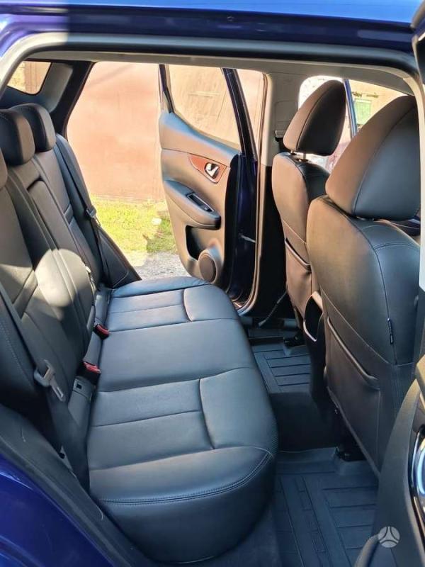 Blue Nissan Qashqai 2016 in Siauliai, with an engine capacity of 1.20 L and mileage of 140 thousand km for 9800 €, photo 9 on AUTOMOTO.COM.LV