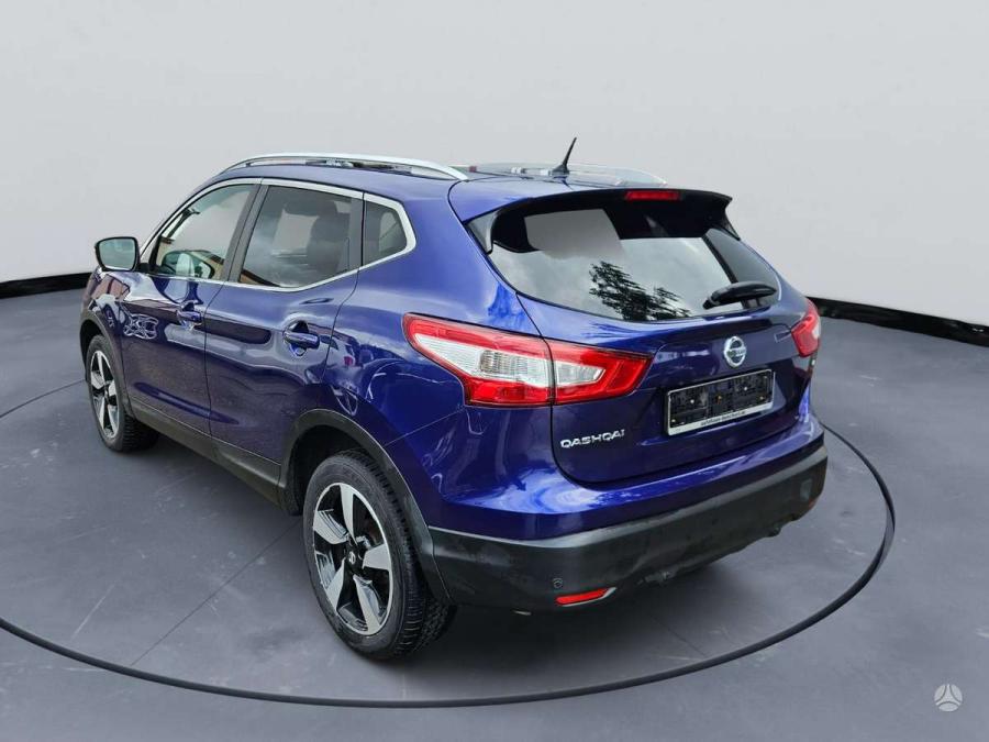 Blue Nissan Qashqai 2017 in Marijampole, with an engine capacity of 1.60 L and mileage of 189 thousand km for 8900 €, photo 8 on AUTOMOTO.COM.LV