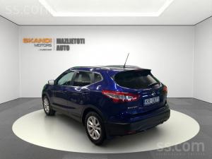 Blue Nissan Qashqai 2017 in Riga, with an engine capacity of 1.20 L and mileage of 155 thousand km for 8990 €, photo 5 on AUTOMOTO.COM.LV