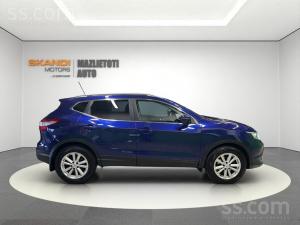 Blue Nissan Qashqai 2017 in Riga, with an engine capacity of 1.20 L and mileage of 155 thousand km for 8990 €, photo 8 on AUTOMOTO.COM.LV