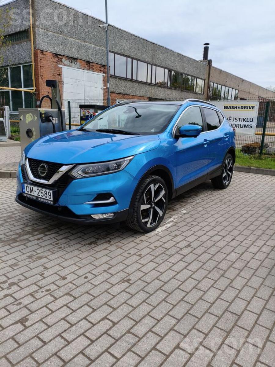 Blue Nissan Qashqai 2018 in Cesis, with an engine capacity of 1.60 L and mileage of 184 thousand km for 12700 €, photo 3 on AUTOMOTO.COM.LV