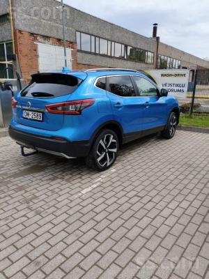 Blue Nissan Qashqai 2018 in Cesis, with an engine capacity of 1.60 L and mileage of 184 thousand km for 12700 €, photo 4 on AUTOMOTO.COM.LV