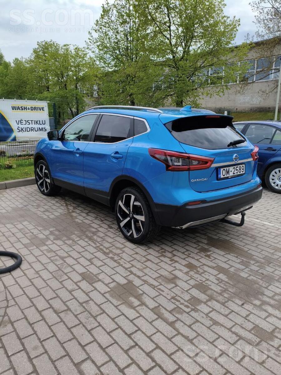 Blue Nissan Qashqai 2018 in Cesis, with an engine capacity of 1.60 L and mileage of 184 thousand km for 12700 €, photo 5 on AUTOMOTO.COM.LV