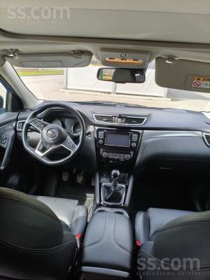 Blue Nissan Qashqai 2018 in Cesis, with an engine capacity of 1.60 L and mileage of 184 thousand km for 12700 €, photo 6 on AUTOMOTO.COM.LV