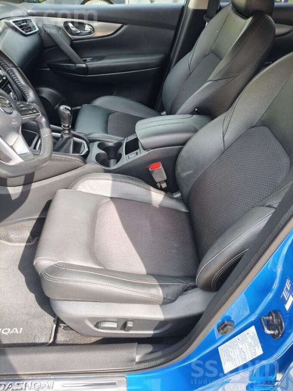 Blue Nissan Qashqai 2018 in Cesis, with an engine capacity of 1.60 L and mileage of 184 thousand km for 12700 €, photo 6 on AUTOMOTO.COM.LV