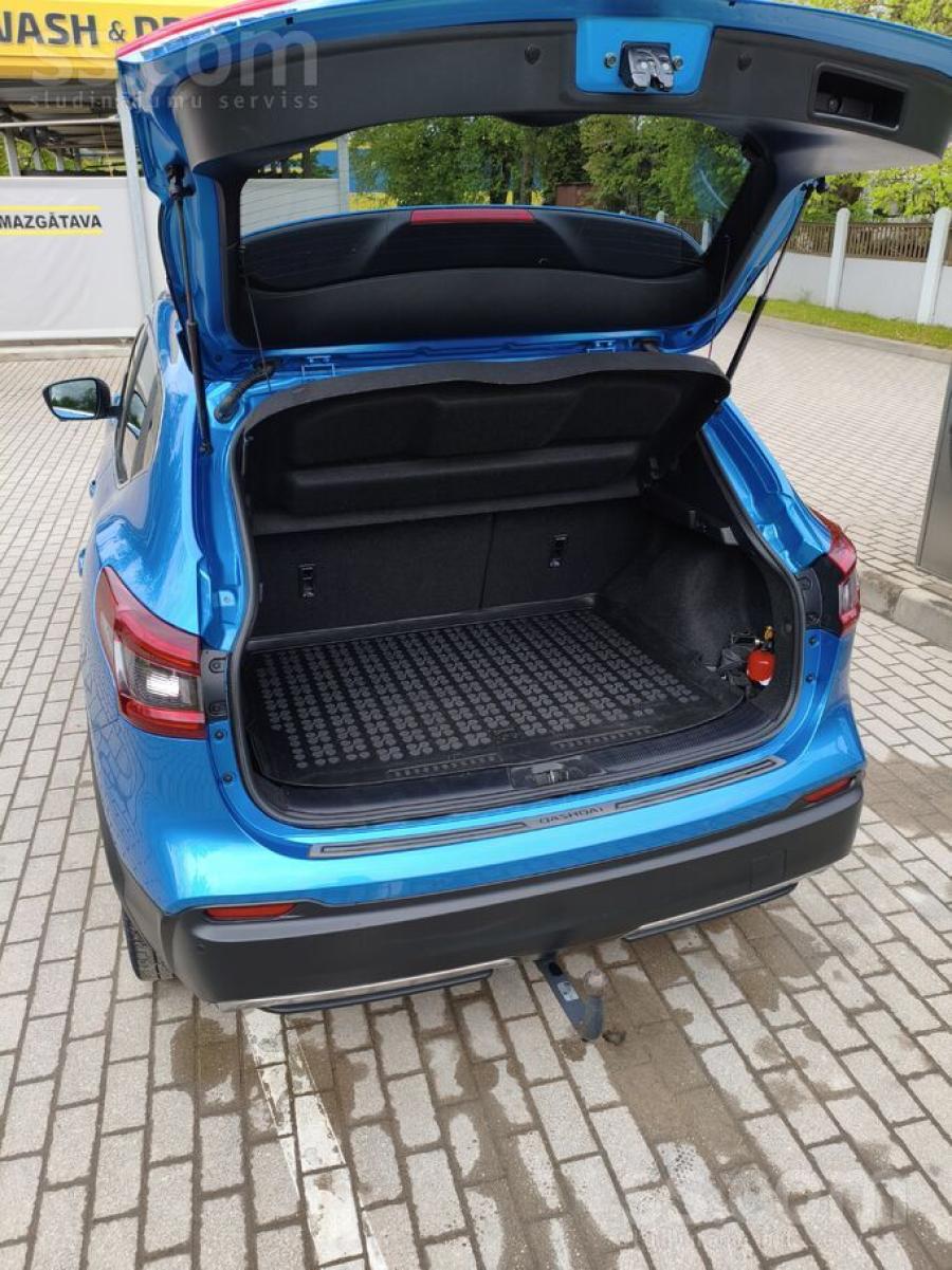 Blue Nissan Qashqai 2018 in Cesis, with an engine capacity of 1.60 L and mileage of 184 thousand km for 12700 €, photo 9 on AUTOMOTO.COM.LV
