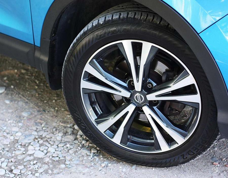 Blue Nissan Qashqai 2018 in Kretinga, with an engine capacity of 1.20 L and mileage of 123 thousand km for 11199 €, photo 5 on AUTOMOTO.COM.LV