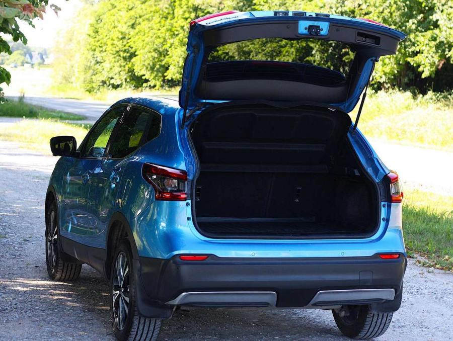 Blue Nissan Qashqai 2018 in Kretinga, with an engine capacity of 1.20 L and mileage of 123 thousand km for 11199 €, photo 13 on AUTOMOTO.COM.LV