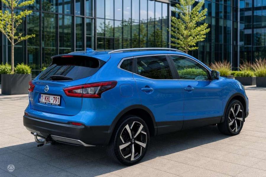 Blue Nissan Qashqai 2018 in Vilnius, with an engine capacity of 1.60 L and mileage of 143 thousand km for 13550 €, photo 5 on AUTOMOTO.COM.LV