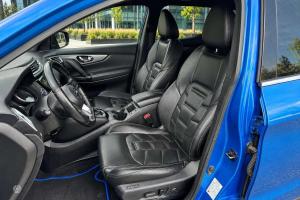 Blue Nissan Qashqai 2018 in Vilnius, with an engine capacity of 1.60 L and mileage of 143 thousand km for 13550 €, photo 6 on AUTOMOTO.COM.LV