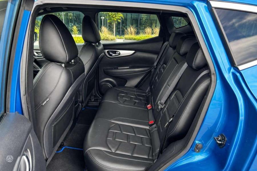 Blue Nissan Qashqai 2018 in Vilnius, with an engine capacity of 1.60 L and mileage of 143 thousand km for 13550 €, photo 7 on AUTOMOTO.COM.LV