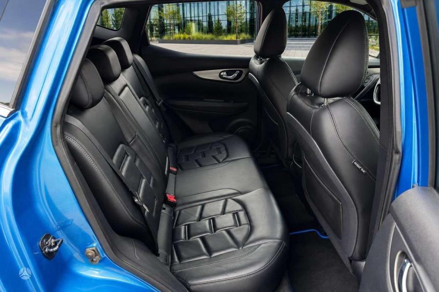 Blue Nissan Qashqai 2018 in Vilnius, with an engine capacity of 1.60 L and mileage of 143 thousand km for 13550 €, photo 8 on AUTOMOTO.COM.LV