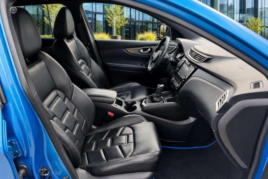 Blue Nissan Qashqai 2018 in Vilnius, with an engine capacity of 1.60 L and mileage of 143 thousand km for 13550 €, photo 9 on AUTOMOTO.COM.LV