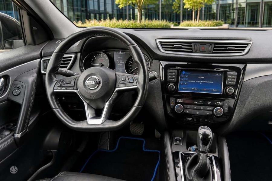 Blue Nissan Qashqai 2018 in Vilnius, with an engine capacity of 1.60 L and mileage of 143 thousand km for 13550 €, photo 10 on AUTOMOTO.COM.LV