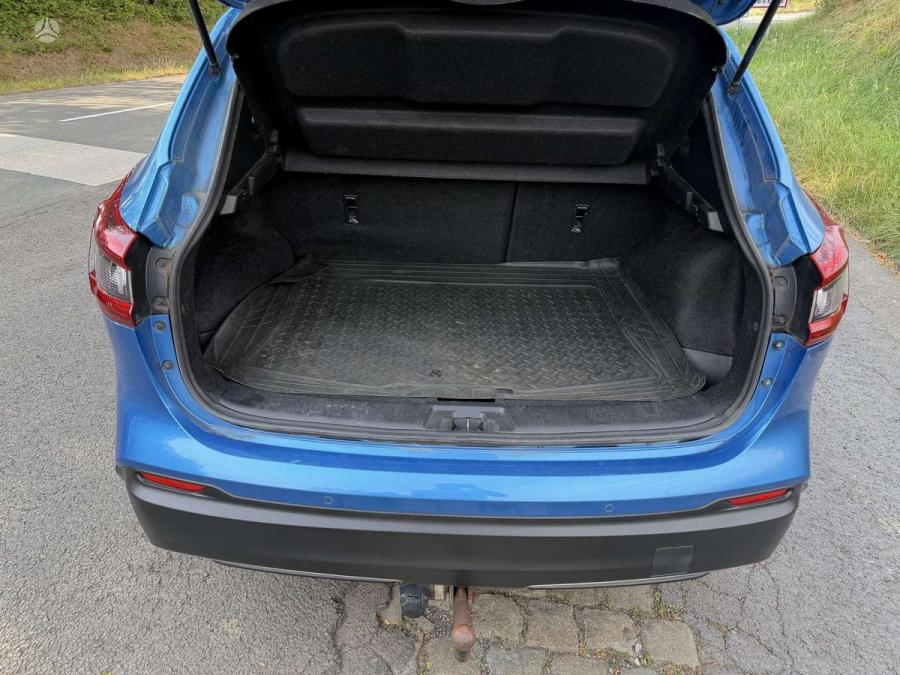 Blue Nissan Qashqai 2019 in Taurage, with an engine capacity of 1.46 L and mileage of 130 thousand km for 12900 €, photo 9 on AUTOMOTO.COM.LV
