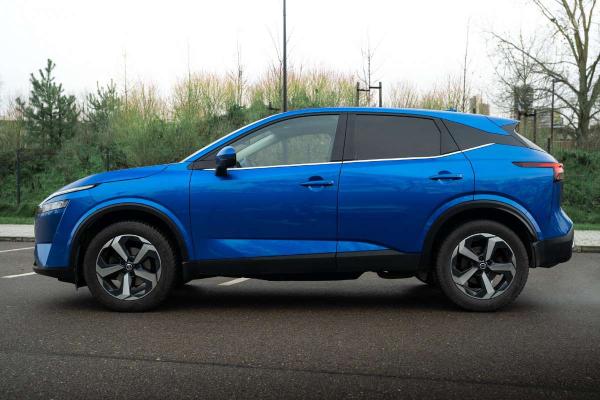 Blue Nissan Qashqai 2022 in Vilnius, with an engine capacity of 1.33 L and mileage of 48 thousand km for 21900 €, photo 3 on AUTOMOTO.COM.LV