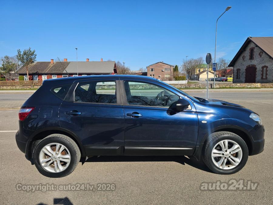 Blue Nissan Qashqai 2011 in Paide, with an engine capacity of 1.60 L and mileage of 166 thousand km for 5650 €, photo 7 on AUTOMOTO.COM.LV