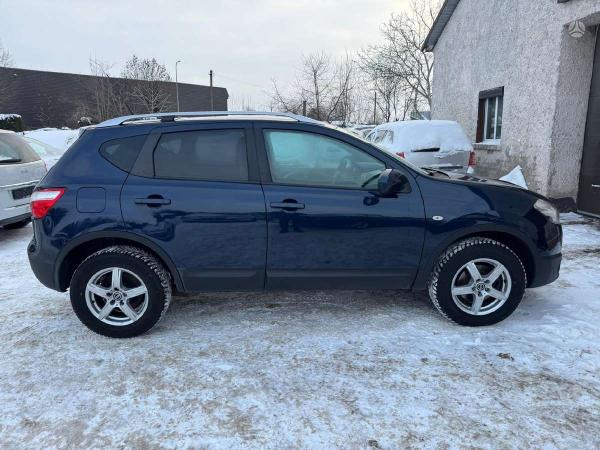 Blue Nissan Qashqai 2011 in Jurbarkas, with an engine capacity of 1.50 L and mileage of 207 thousand km for 4950 €, photo 3 on AUTOMOTO.COM.LV