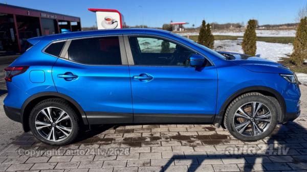 Blue Nissan Qashqai 2018 in Rakvere, with an engine capacity of 1.20 L and mileage of 75 thousand km for 11000 €, photo 3 on AUTOMOTO.COM.LV
