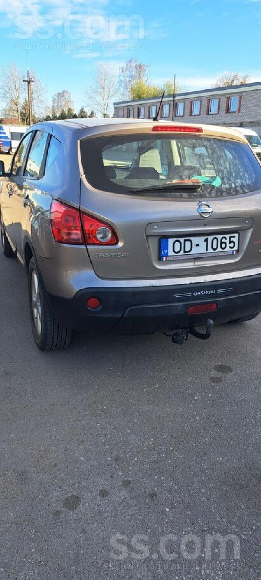 Brown Nissan Qashqai 2007 in Riga, with an engine capacity of 2.00 L and mileage of 253 thousand km for 4100 €, photo 4 on AUTOMOTO.COM.LV