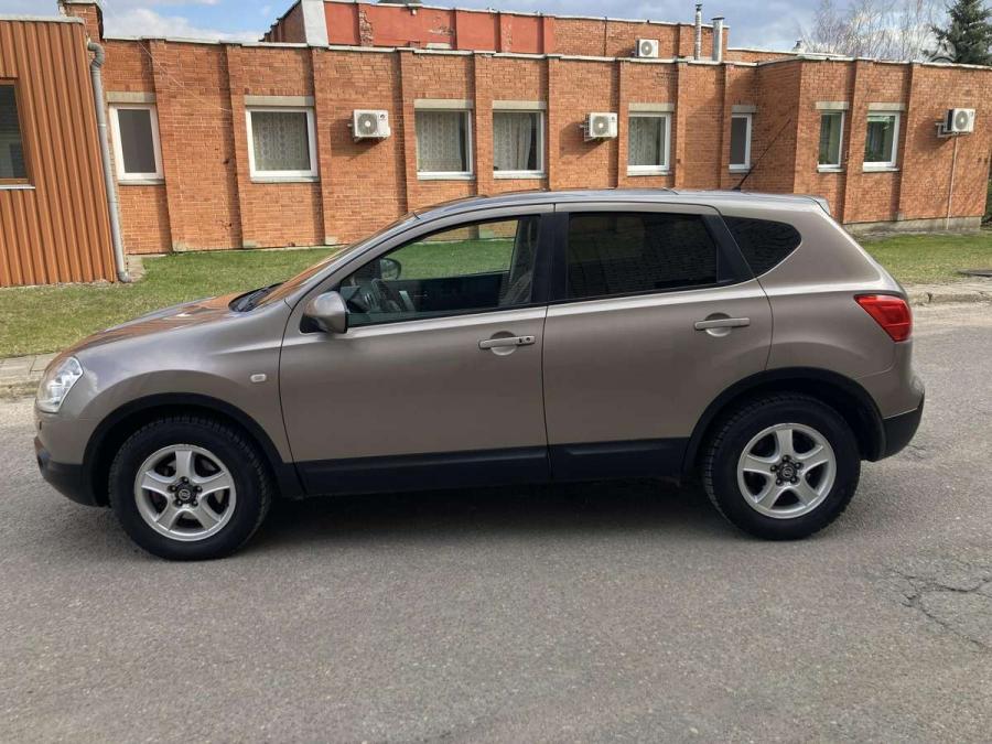 Brown Nissan Qashqai 2007 in Vilnius, with an engine capacity of 2.00 L and mileage of 256 thousand km for 3950 €, photo 6 on AUTOMOTO.COM.LV