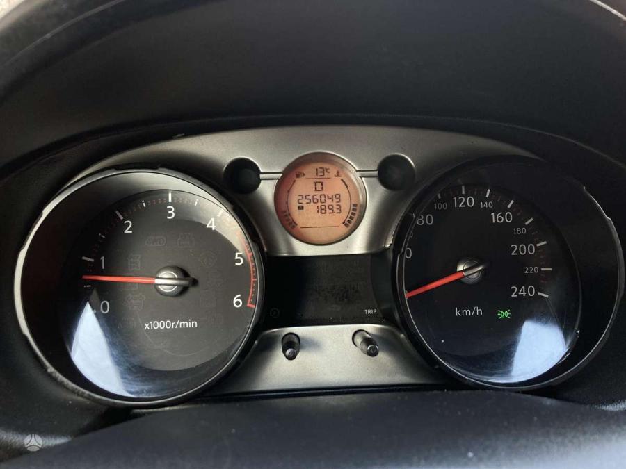 Brown Nissan Qashqai 2007 in Vilnius, with an engine capacity of 2.00 L and mileage of 256 thousand km for 3950 €, photo 16 on AUTOMOTO.COM.LV