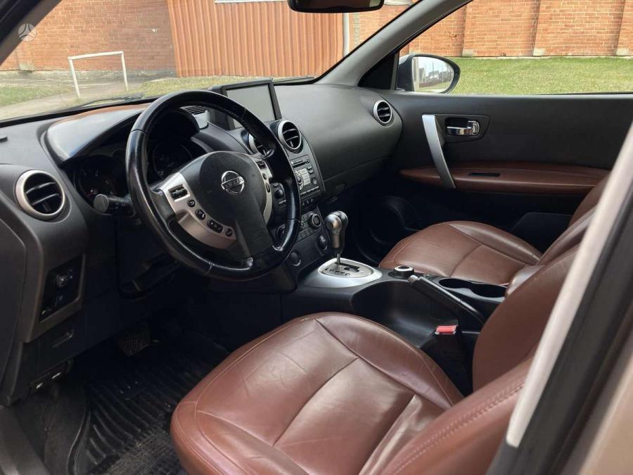 Brown Nissan Qashqai 2007 in Vilnius, with an engine capacity of 2.00 L and mileage of 256 thousand km for 3950 €, photo 18 on AUTOMOTO.COM.LV