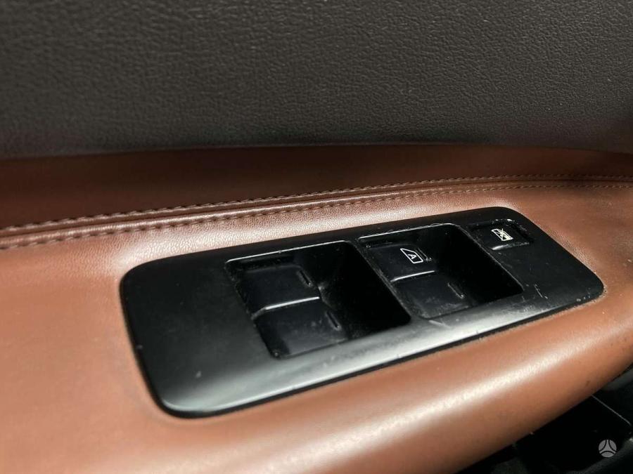 Brown Nissan Qashqai 2007 in Vilnius, with an engine capacity of 2.00 L and mileage of 256 thousand km for 3950 €, photo 35 on AUTOMOTO.COM.LV
