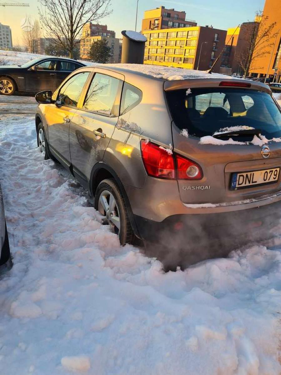 Brown Nissan Qashqai 2008 in Vilnius, with an engine capacity of 2.00 L and mileage of 136 thousand km for 2000 €, photo 2 on AUTOMOTO.COM.LV