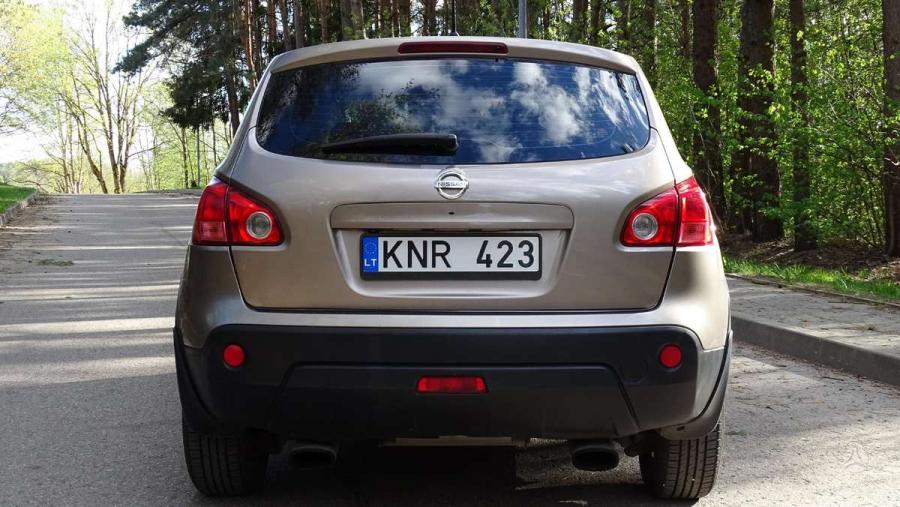 Brown Nissan Qashqai 2008 in Vilnius, with an engine capacity of 1.46 L and mileage of 320 thousand km for 4200 €, photo 3 on AUTOMOTO.COM.LV