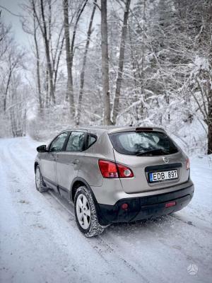 Brūns Nissan Qashqai 2008 Viļņa, ar dzinēja tilpumu 2.00 L un nobraukumu 196 tūkst. km par 3850 €, foto 2 vietnē AUTOMOTO.COM.LV