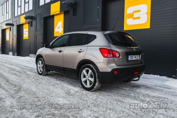 Brown Nissan Qashqai 2008 in Tallinn, with an engine capacity of 1.50 L and mileage of 342 thousand km for 2700 €, photo 4 on AUTOMOTO.COM.LV