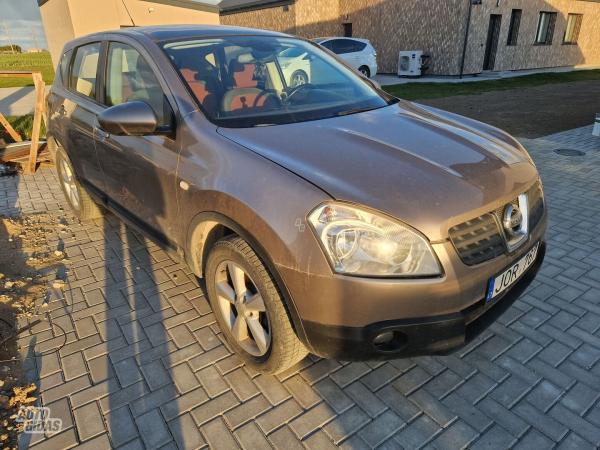 Brown Nissan Qashqai 2008 in Kaunas, with an engine capacity of 1.50 L and mileage of 301 thousand km for 1300 €, photo 1 on AUTOMOTO.COM.LV