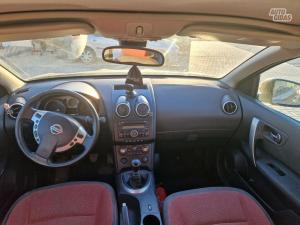 Brown Nissan Qashqai 2008 in Kaunas, with an engine capacity of 1.50 L and mileage of 301 thousand km for 1300 €, photo 4 on AUTOMOTO.COM.LV