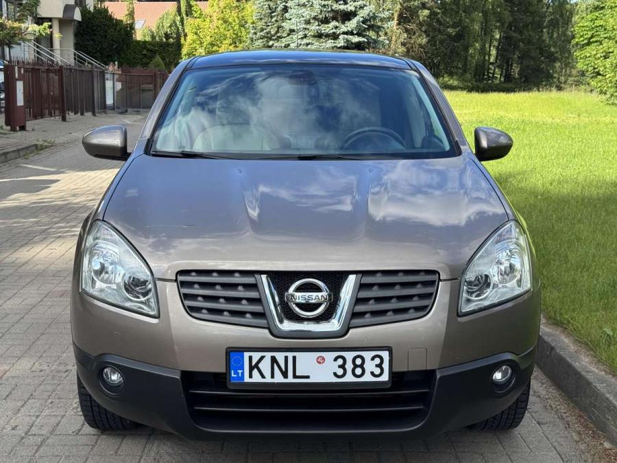 Brown Nissan Qashqai 2008 in Vilnius, with an engine capacity of 1.46 L and mileage of 353 thousand km for 2750 €, photo 3 on AUTOMOTO.COM.LV