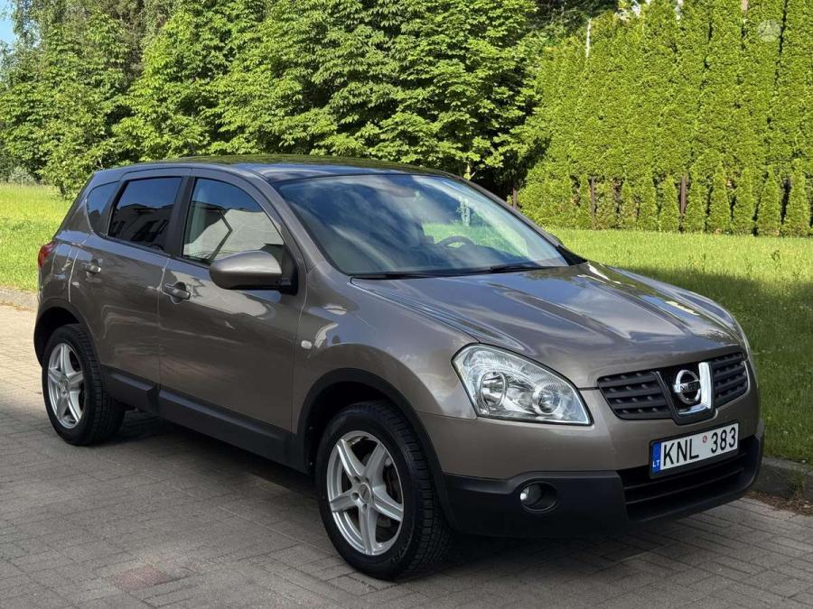 Brown Nissan Qashqai 2008 in Vilnius, with an engine capacity of 1.46 L and mileage of 353 thousand km for 2750 €, photo 4 on AUTOMOTO.COM.LV